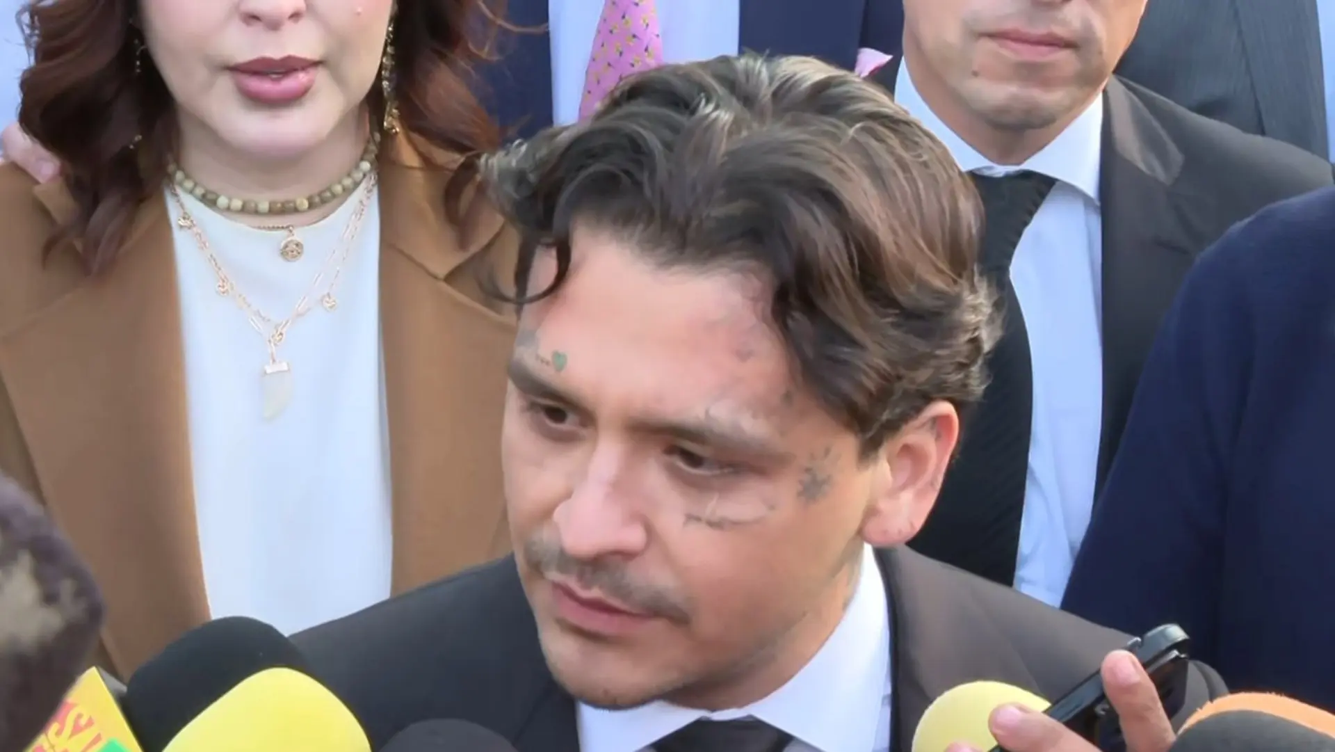 Christian Nodal sale librado tras audiencia por presunto uso de documentos falsos - anews