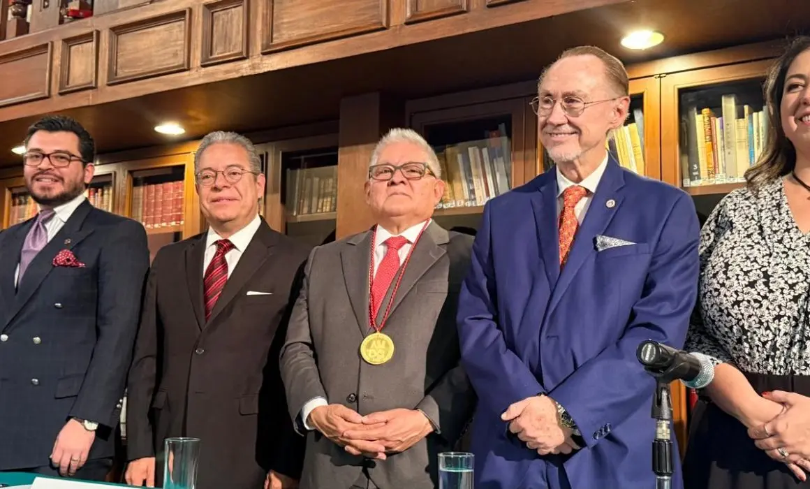 Francisco García Davish, fundador de Quadratín, es condecorado con la ...